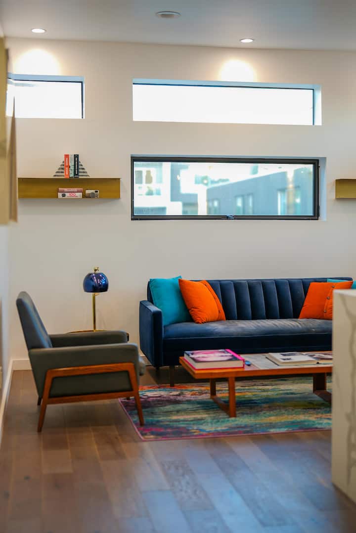 Hollywood 3-level Smart Home Spa & Private Garage - Pasadena, CA