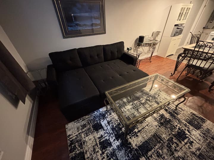 Clean Apartment In Quiet House. Sleeps 4 - Newmarket