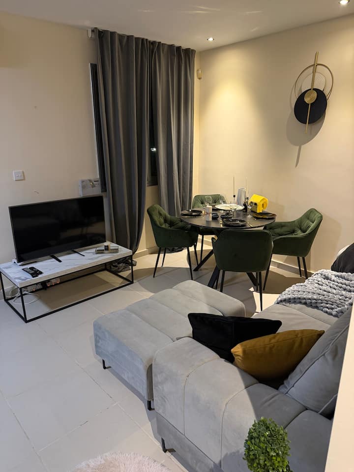 Seaside 2br Apartment With Private Pool & Beach - Limassol