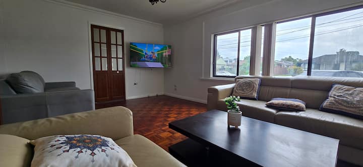 Entire 3 Bedroom House With A Carport - Parramatta
