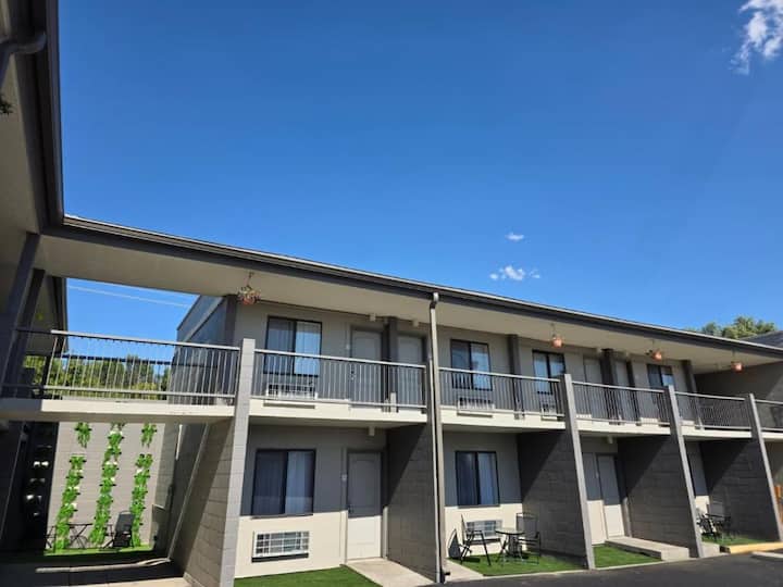 Deluxe Queen - Billings Airport - Billings, MT