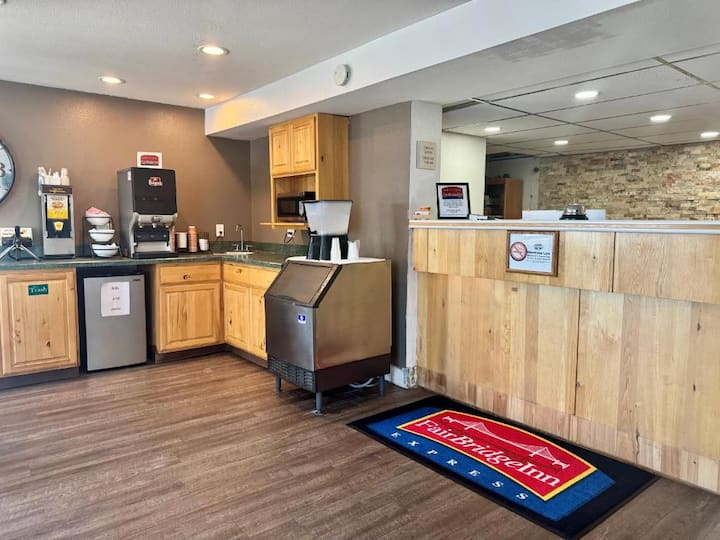 Deluxe King - Billings Airport - Billings, MT