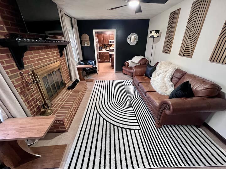 The Noir Ranch | Lux Accessible 3br Near Ft Eustis - Yorktown, VA