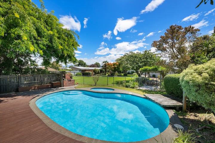 Sun-filled House With Pool And Acres Of Space - Blenheim