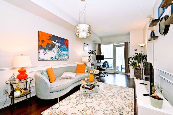 Entire Bright 1+1 Condo With High Ceilings - Toronto
