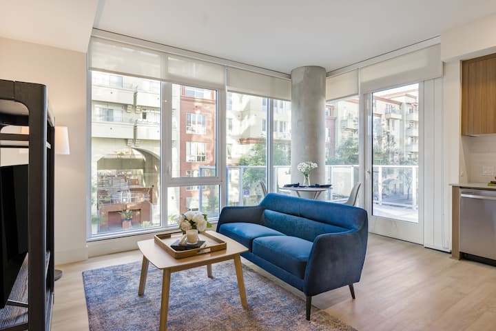 Luxury Living + Pool • Little Italy District - Kensington - San Diego