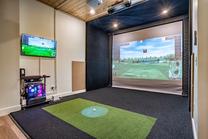 Luxe Cabin/pool! Hot Tub! Sauna/golf Sim & Theater - Sevierville, TN