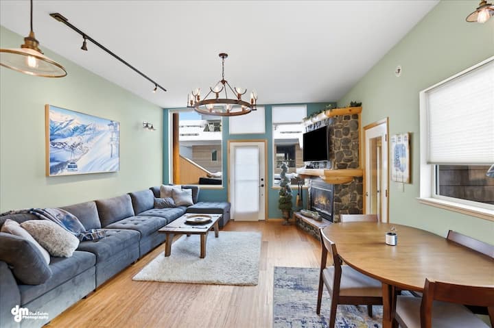 Luxury Mountain Tebenkof Chalet Just Below Chair 4 - Anchorage, AK