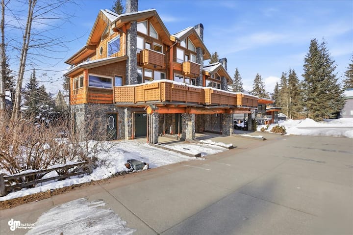 Luxury Mountain Tebenkof Chalet Just Below Chair 4 - Anchorage, AK