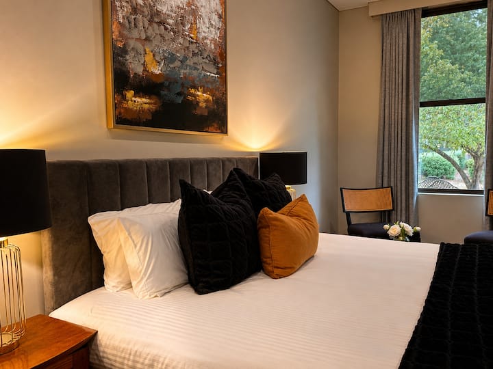 Deluxe King @ The Oaks Beechworth - Beechworth