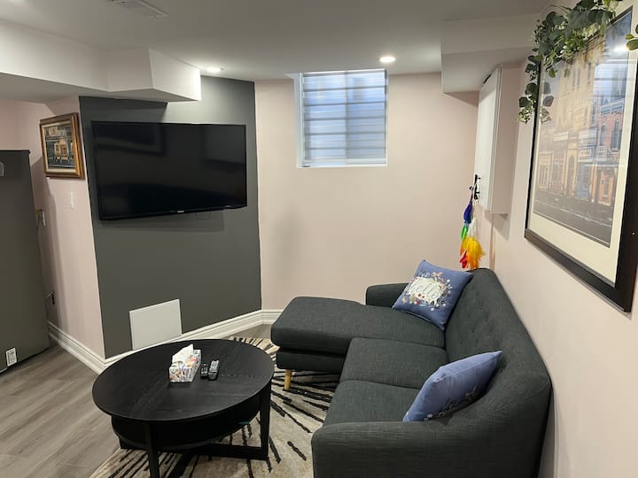 Bright Basement Apartment In Beautiful Glen Abbey - Oakville