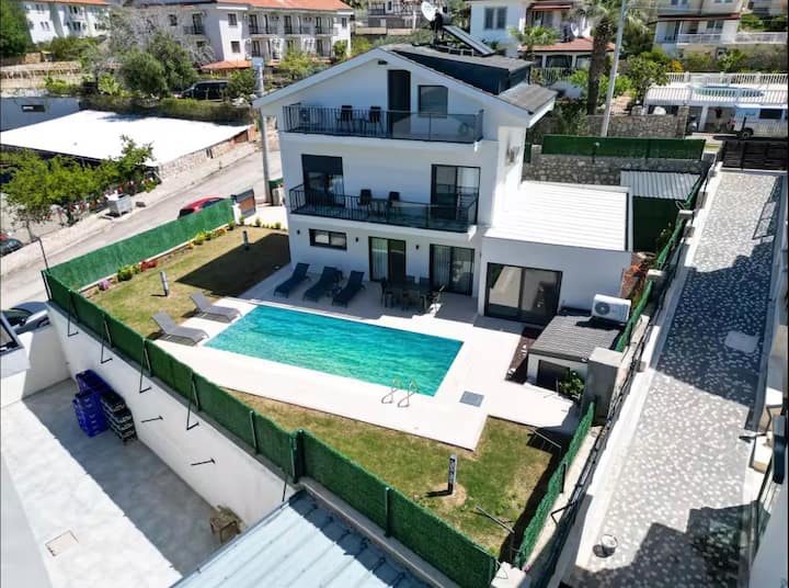 ÖLüdeniz’de Kapalı Ve Açık Havuzlu Jakuzili Villa - Ölüdeniz