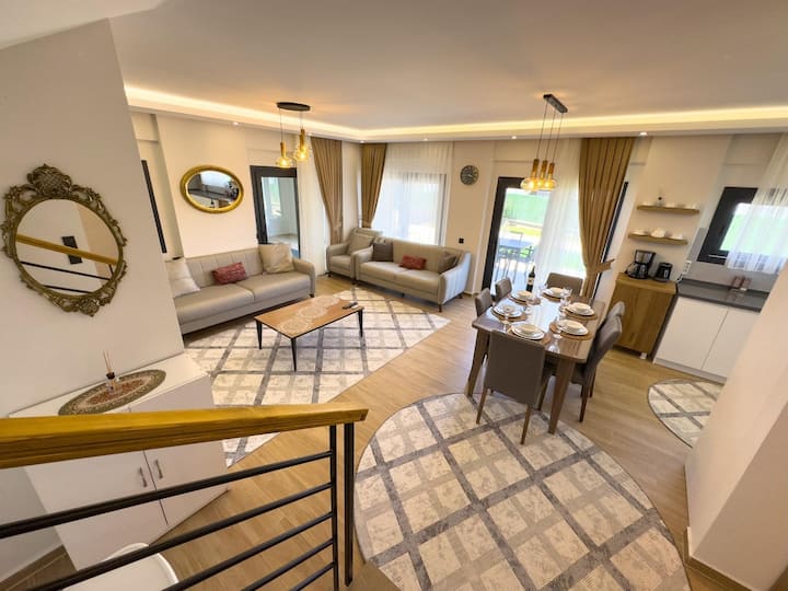 ÖLüdeniz’de Kapalı Ve Açık Havuzlu Jakuzili Villa - Ölüdeniz