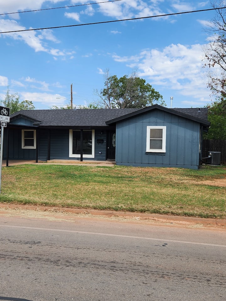 Cozy A-town Living. - Abilene, TX