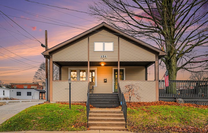 Work & Pet-friendly | Long Stays Welcome |Downtown - Valparaiso, IN