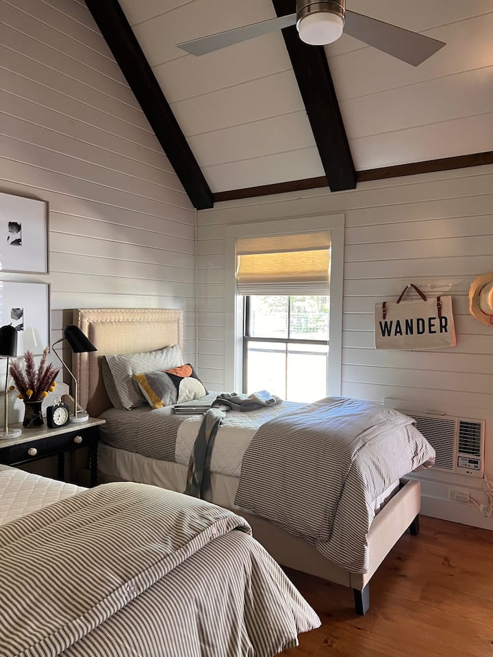 Room 2 At Andiamo Lodge - Mentone, AL