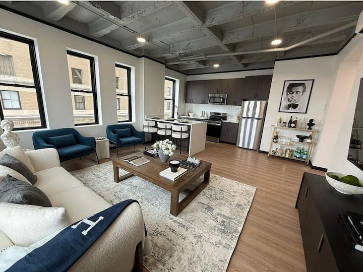 Elevated Chic' Apartment Steps To Mclaren Hospital - Pontiac, MI