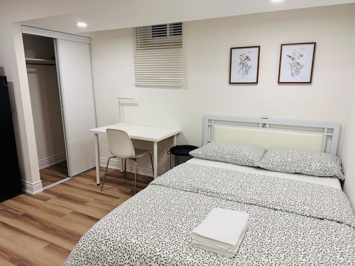 Cozy Private Basement Studio In Ossington - Toronto, ON