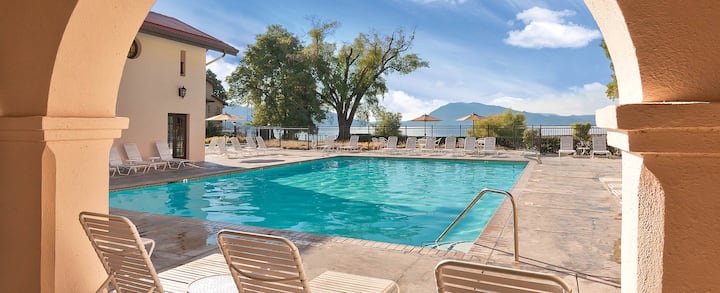 Clear Lake Waterfront Condo - 나이스