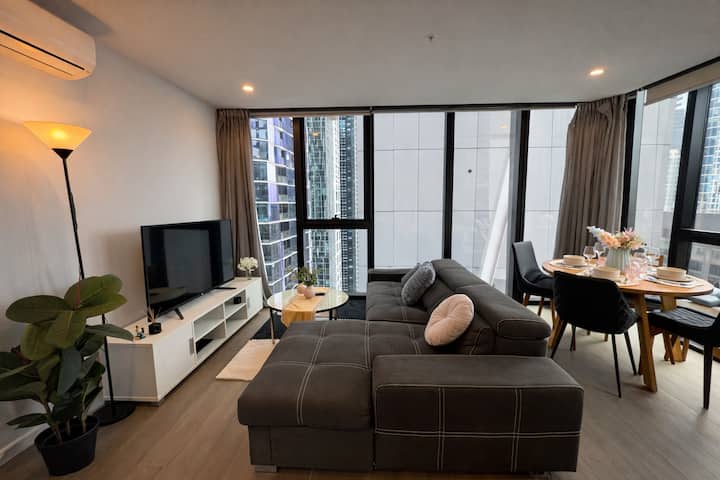 (A3 ) Spacious 2b2b Prime Location Of Convenience - Rod Laver Arena