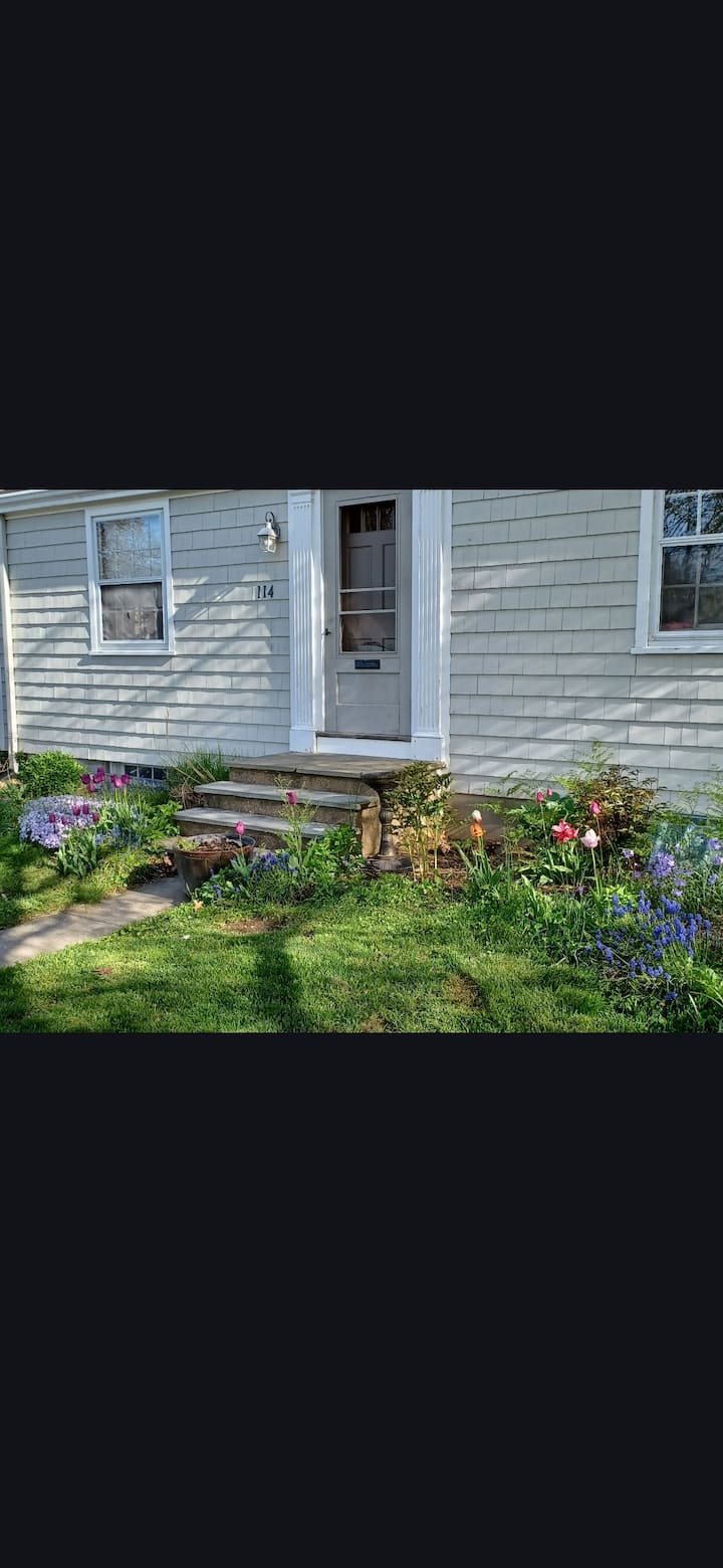 Marie's Ocean Breeze Home - Watch Hill, RI