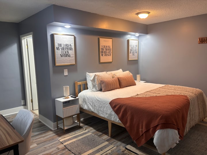 Stylish 1 Bedroom, Close To Downtown. - West Lafayette, IN