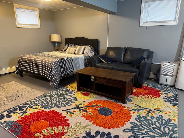 Cozy Studio By The Creek With Amenities - Poughkeepsie, NY