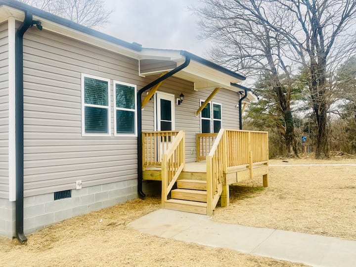 Comfortable 1br Apartment With Parking - Winston-Salem, NC