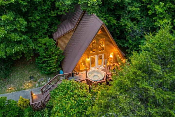 Sage & Cedar | Private Forest A-frame + Hot Tub - Slade, KY