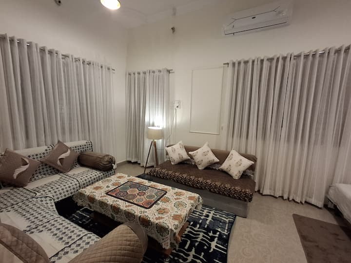 Ramraj Guest House | Luxury 2bhk Stay Near Mahakal - Ujjain