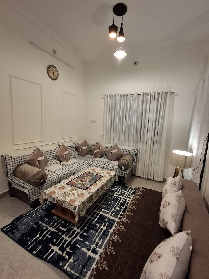 Ramraj Guest House G Luxury 2bhk Stay Near Mahakal - Ujjain