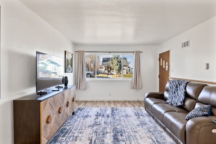 Quiet, Secure 1-bed Apartment Close To Hospital - Casper, WY