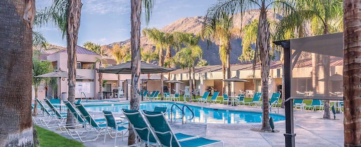 Palm Springs Heated Pool Condo - Palm Springs, CA