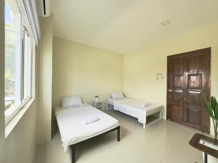 Cosy Waterfront Home: Best Gateway To El Nido - Coron
