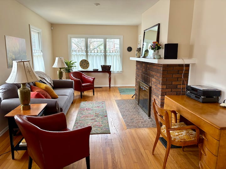 Cozy Retreat • Quiet Street • Walk To Broad Ripple - Crows Nest, IN