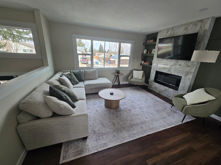 Renovated 5br• Hot Tub• Walk To Centrium• Sleeps 9 - 레드 데어