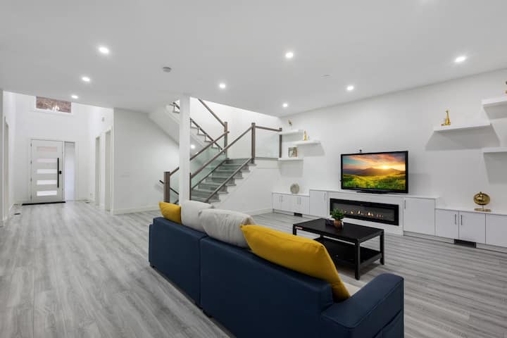 Brand New Spacious Four Bedroom Home - Chilliwack