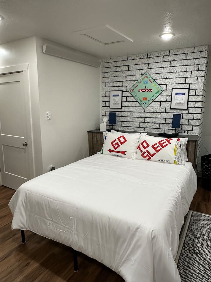 Park Place Studio | Queen Bed + Sofa Bed - Sutherland, NE