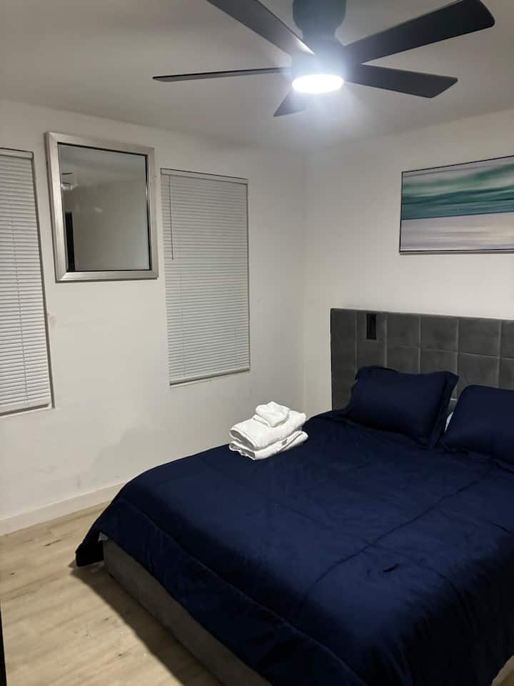 Cozy Bungalow - Fort Myers, FL