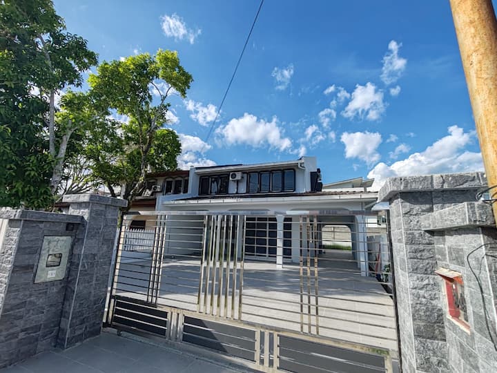 This Is Suitable For Big Family And Host An Event - Tawau