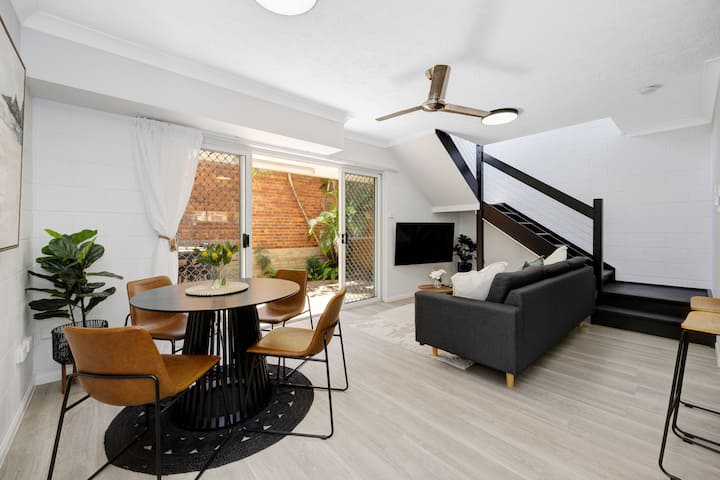 Arlo Stays - Townsville