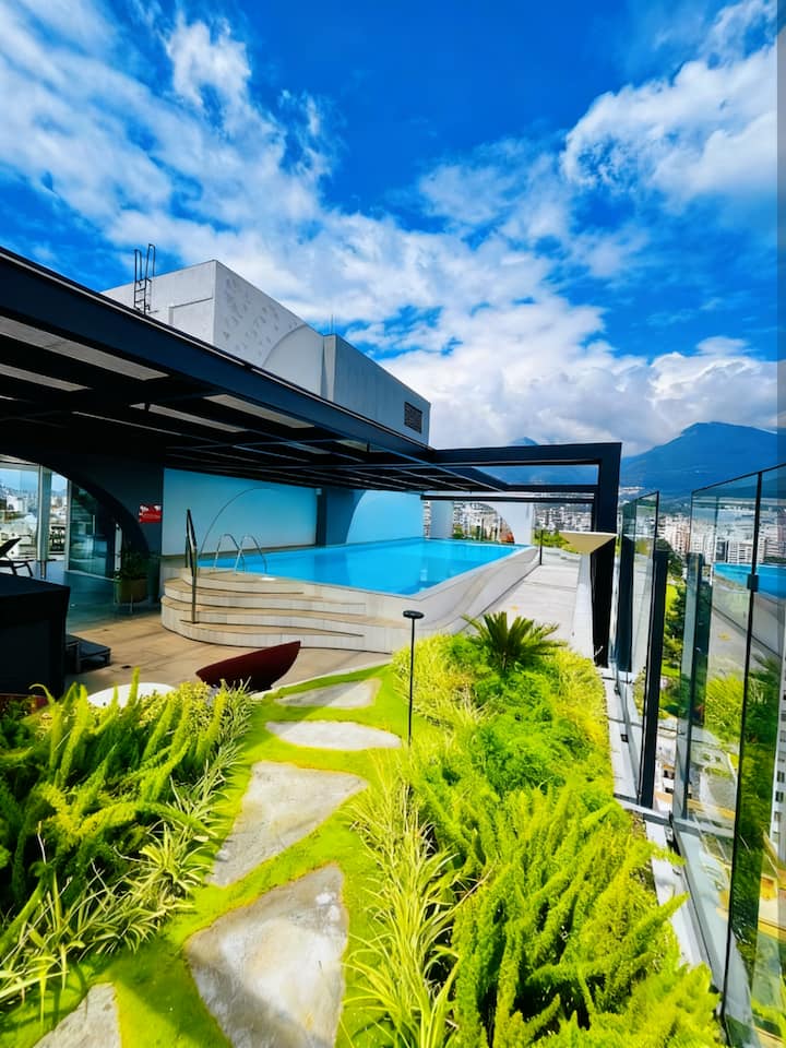 Diseño Moderno · Vista ÚNica · Piscina Climatizada - Quito