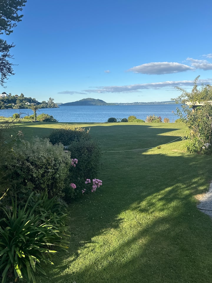 Kawaha Manor Lakeside B&b - Rotorua