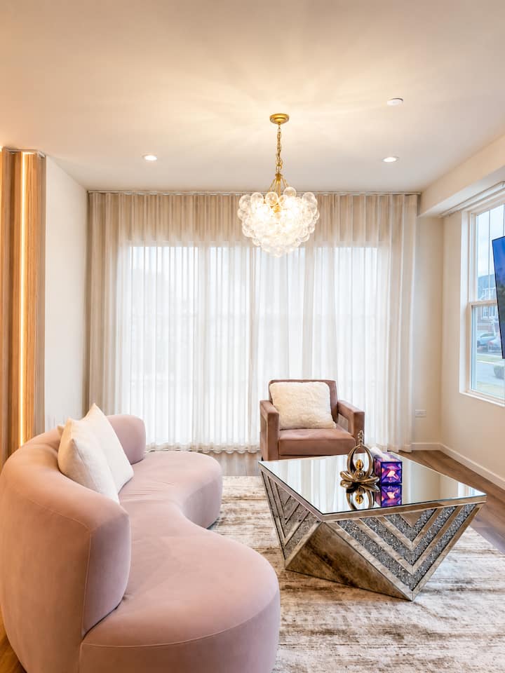 Designer Home | 3br | Pets Welcome | Fast Wifi - Oswego, IL