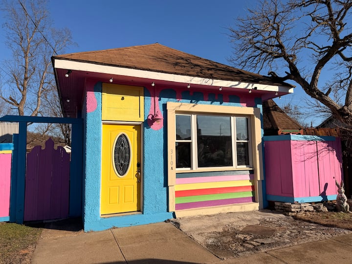 The Pacific Mini Mansion Super Unique Tiny Home - Eureka, MO