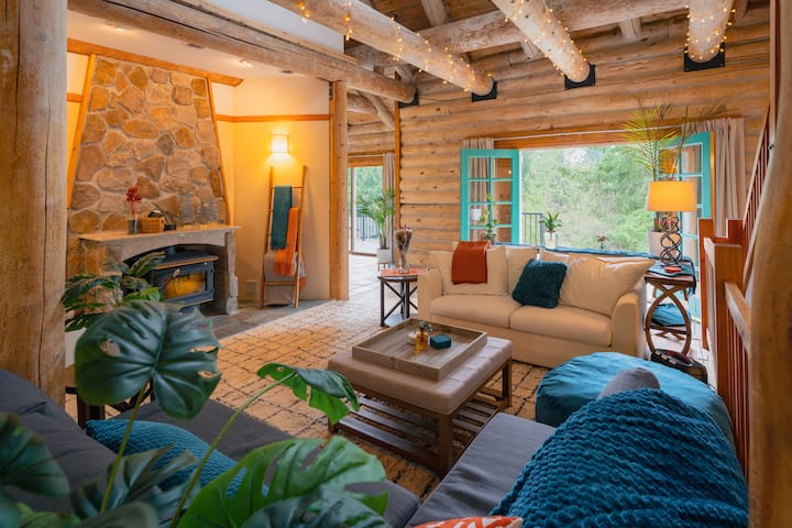 Blue Roof Lodge | Forest Getaway For Groups - Enumclaw, WA