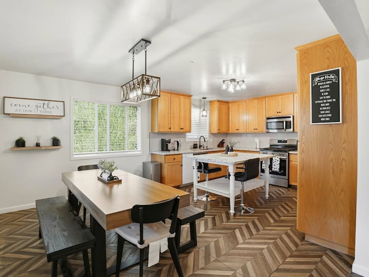 Luxury Furnished I 5br Sleeps 12+ I 30+ Day Rental - Guerneville, CA