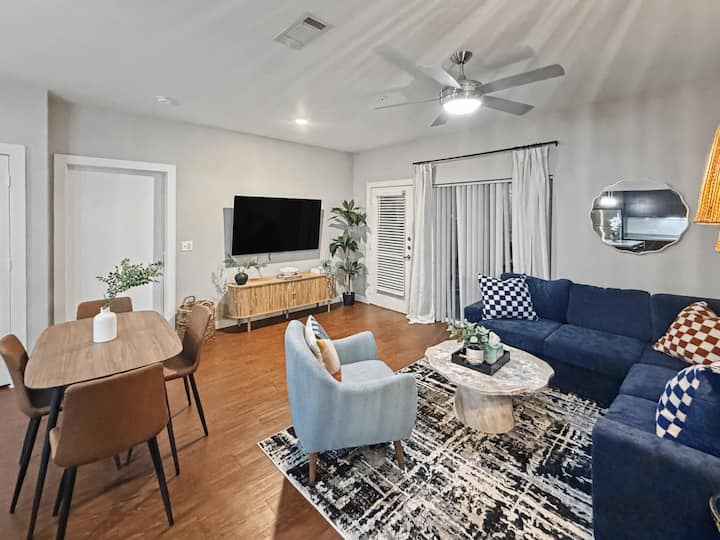 2b2b-elevator, Pool, Gym, Dog Park, Parking & More - Leander, TX