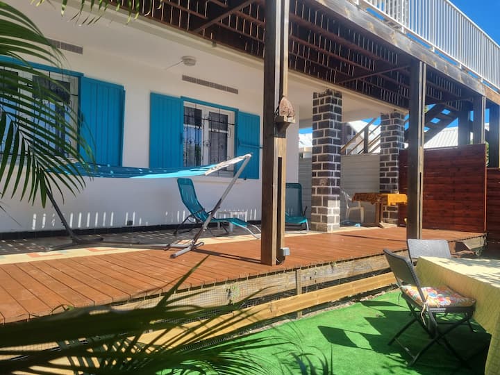 F2 St Pierre Centre Splendeur Corail "Rêve Du Sud" - Saint-Pierre