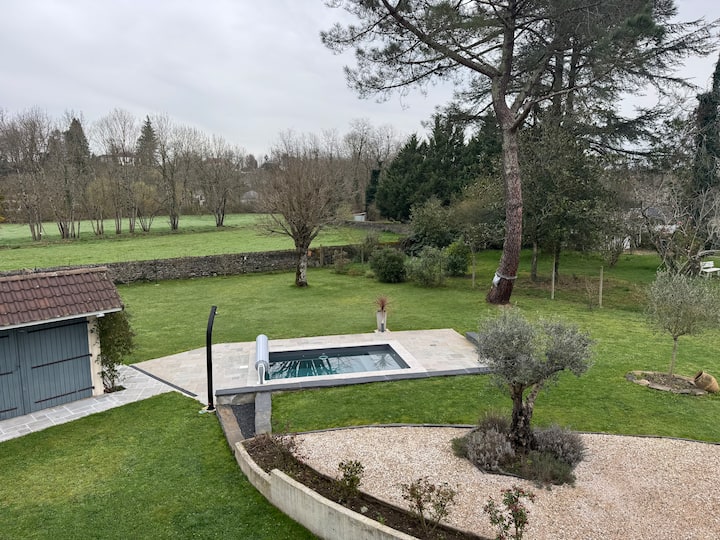 Maison à La Campagne Tout Près De La Ville. - Pau, Francia